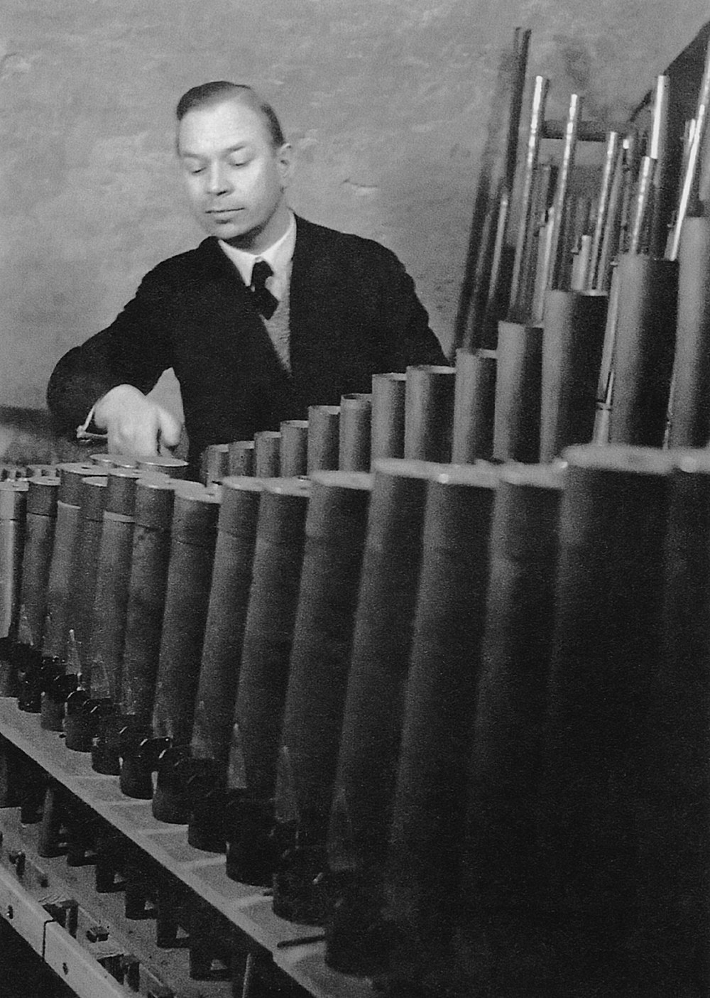 An exhibition organized by Diedrich Diederichsen & Christopher Müller ...