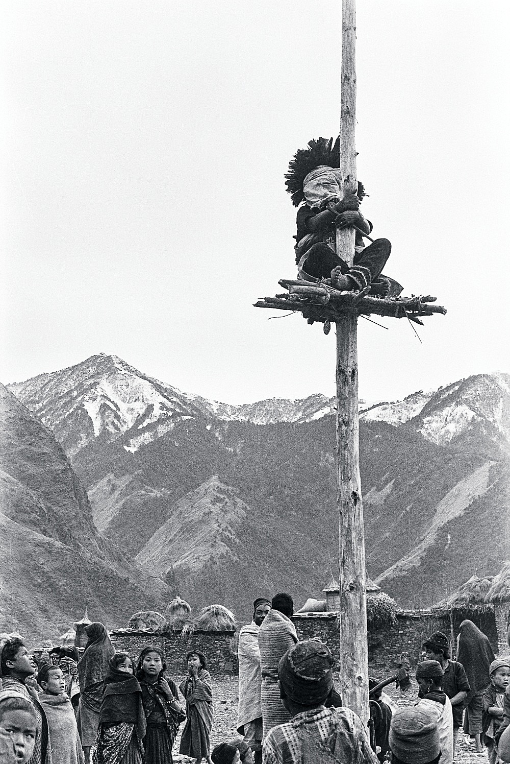 Singers of Ten Thousand Lines — Michael Oppitz — Exhibitions — Galerie ...